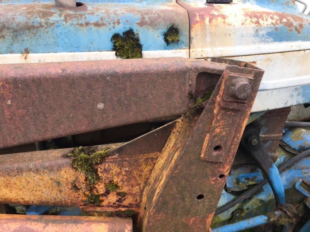 front loader - Ford 4000 - Cogmans Farm Machinery