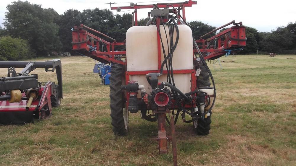 Lely Tracker - Trailed Sprayer - Cogmans Farm Machinery