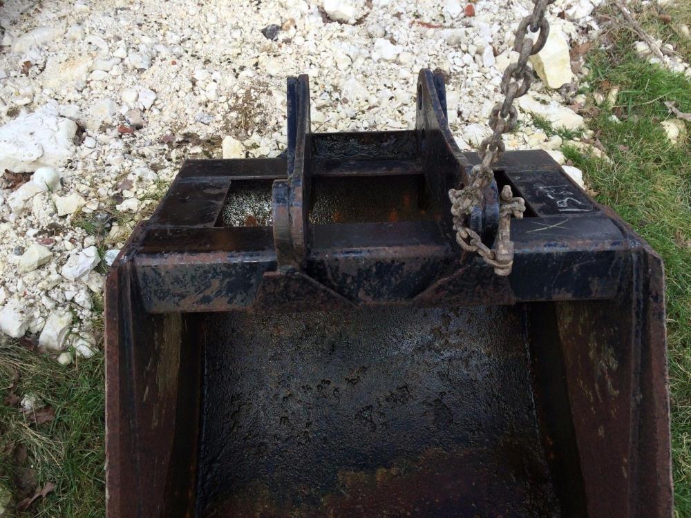 Bucket digging - back hoe £250 plus vat £300 - Cogmans Farm Machinery