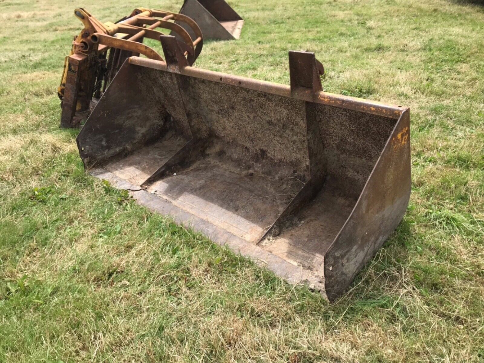 JCB bucket 7 foot wide £450 plus vat £540 - delivery options - Cogmans ...